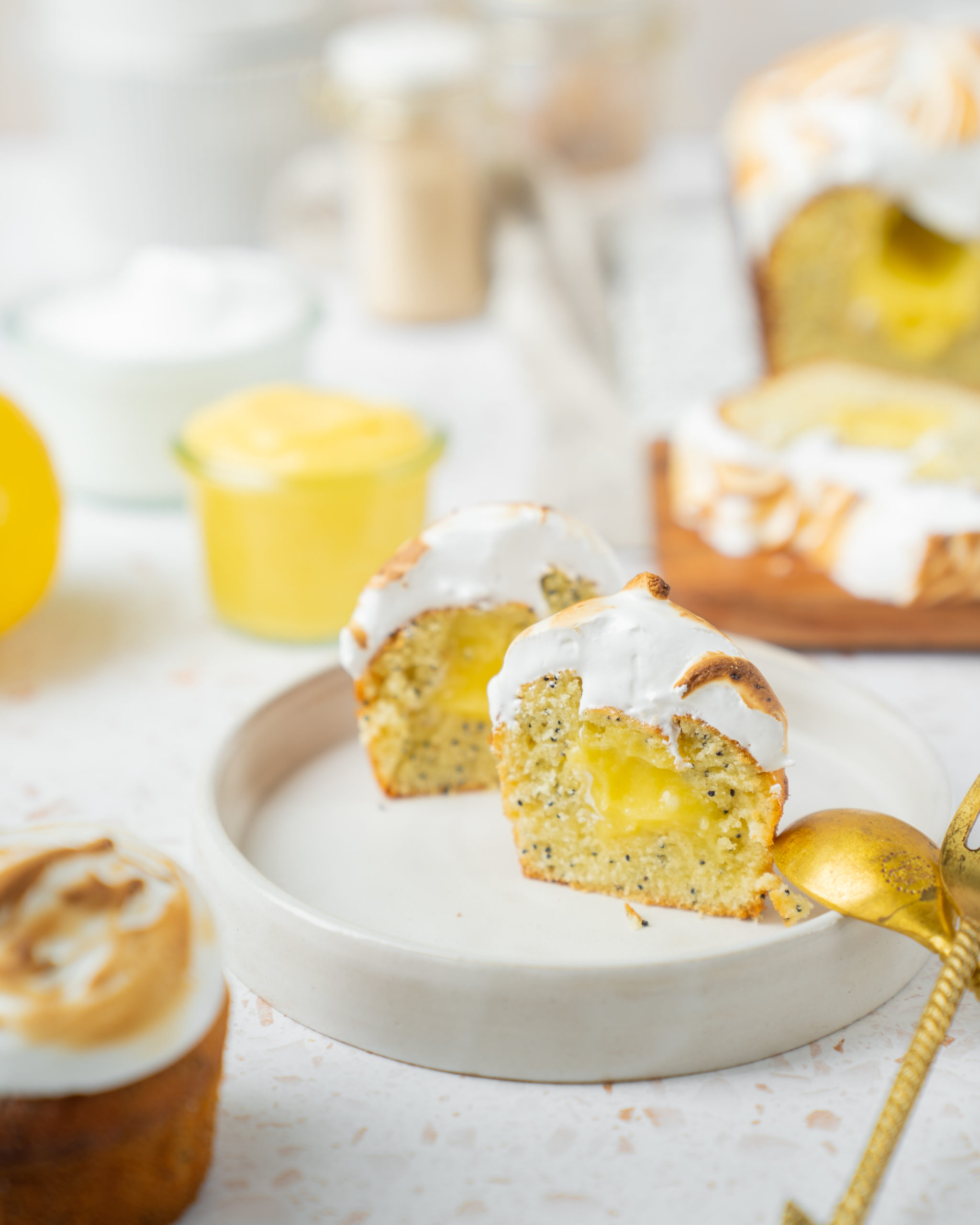 Cake citron pavot, lemon curd et meringue – Simply Morane