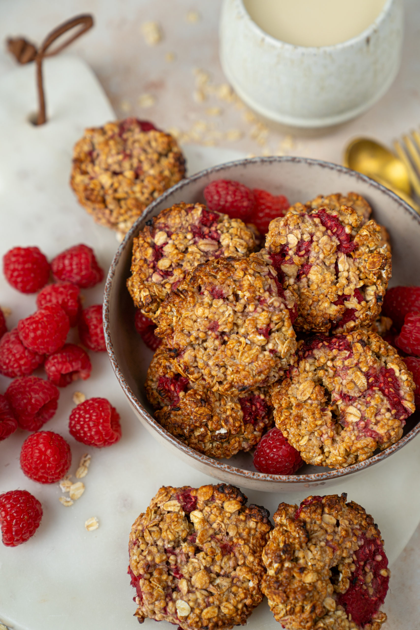 Biscuits healthy aux framboises et flocons d’avoine, riche en fibres ...