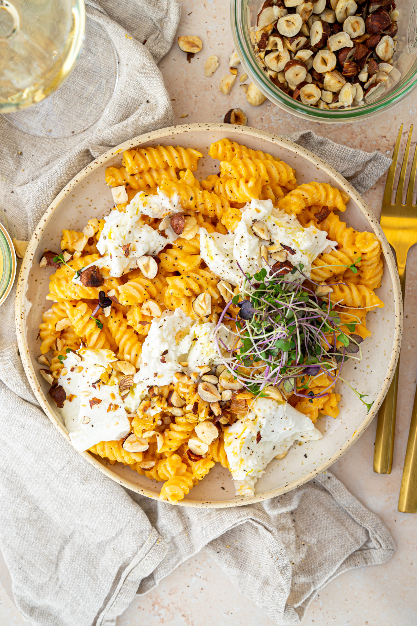 One pot pasta aux tomates cerises et crème de poivrons. – Simply Morane